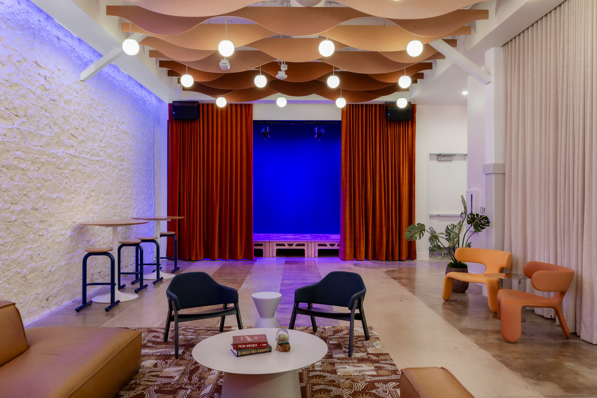 Curve Ceiling Baffles at Austin Visitor Center | Acoufelt